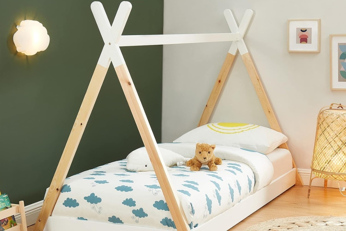 Original cama infantil con forma de cabaña Tipi al mejor precio